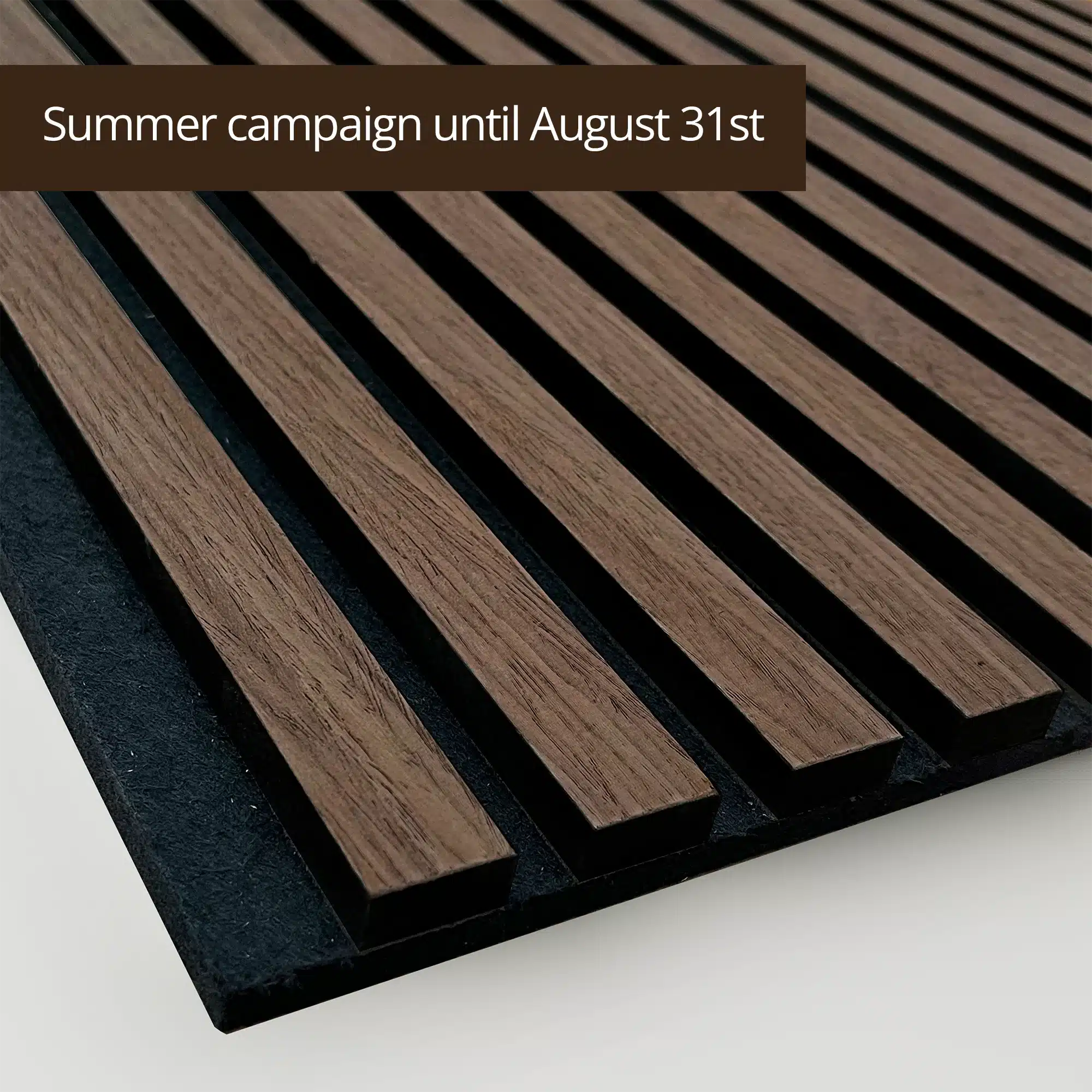 Black Walnut pared de listones, fieltro acústico negro - WallRibbon